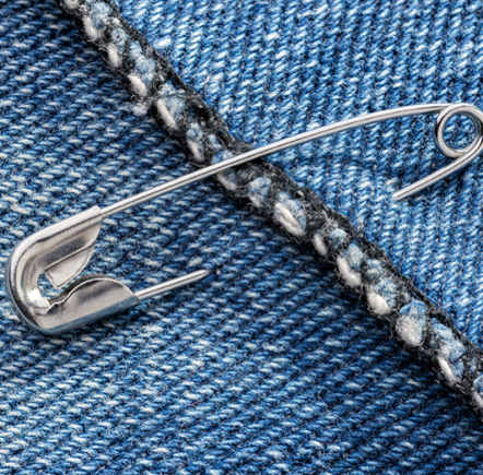 That Little Hole in Safety Pin? Here's the Genius Purpose 99% Don't Know - Toptenplay
