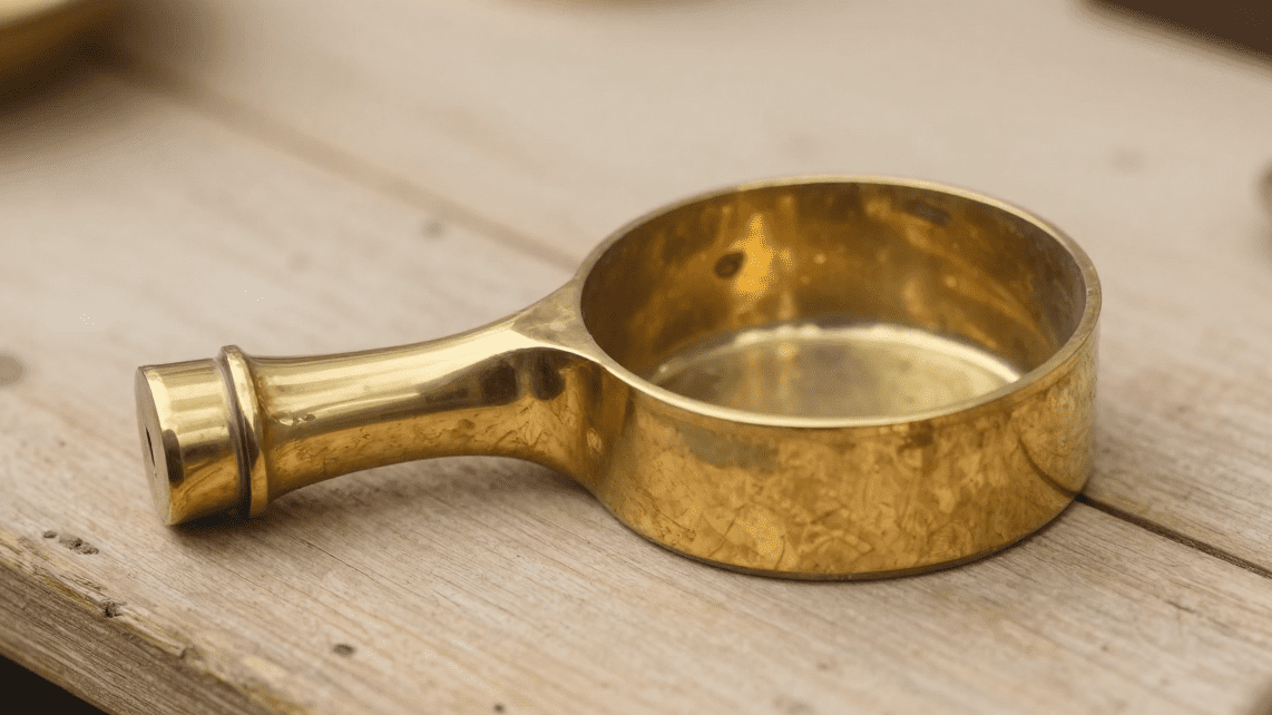 Flea market: this mysterious brass object defies all attempts at ...